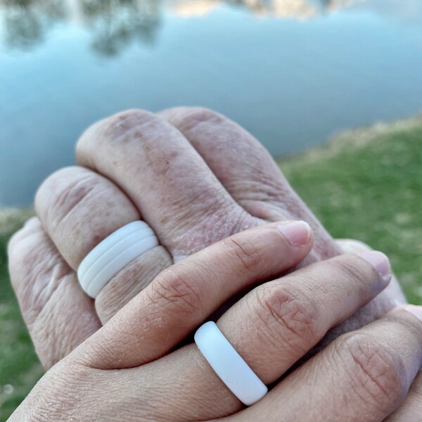 CUSTOM ENGRAVED Women's Silicone Wedding Ring by Aera, Personalized ...