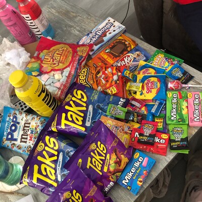 Kit Kat Lovers Bundle Kitkat Gift Set Chocolate Frosted Donut, Lemon ...