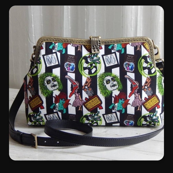 Japanese Cherry Blossoms Floral Design Coin Purse Wallet With Kiss ...