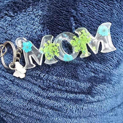 MOM Resin Keychain With Dried Flowers, Keychain Gift for Mothers Day ...