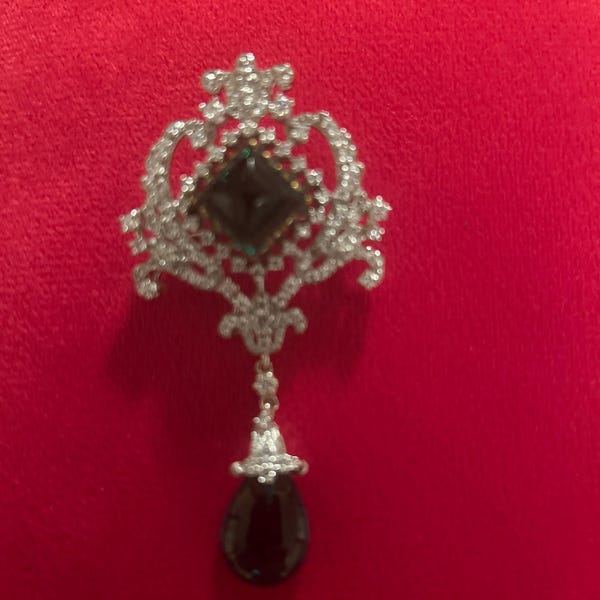 Art Deco Inspired Rothschild Family Carved Emerald Brooch in 925 ...