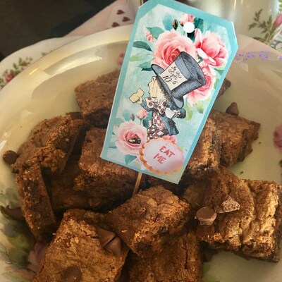 Alice in Wonderland Party Food Tags, Labels, Eat Me, Drink Me ...