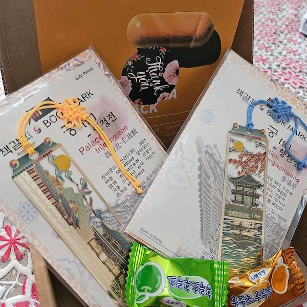 Korean Shin Ramyeon & Bibim Ramen Keychains With Lucky Charm Knot Bags ...