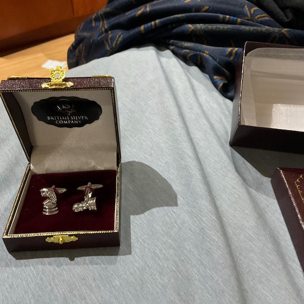Chess Set Cufflinks Set 24k Gold Clad Knight and Pawn Chess Pieces Cuff ...