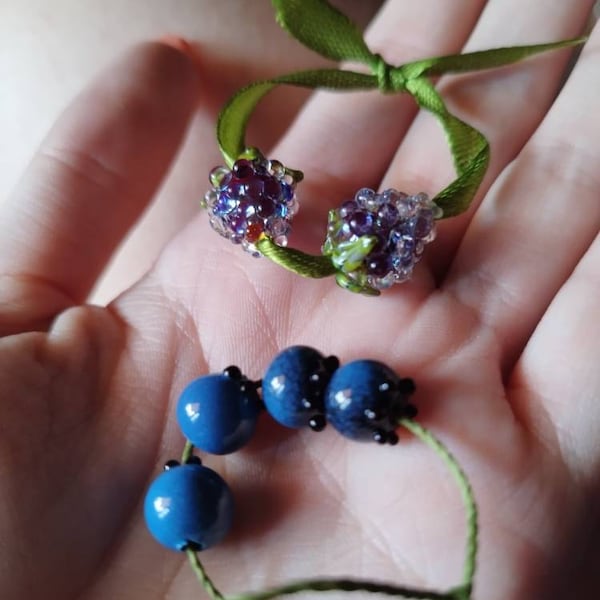 SUPER SPECIAL RASPBERRIES Glass Beads, 11mm Faery Raspberries Limited ...