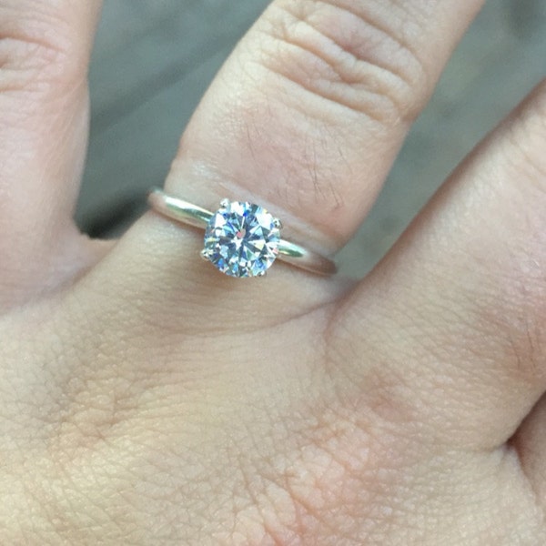 1 Carat (6 Mm) Classic Round Brilliant Cut Diamond Simulant Ring ...