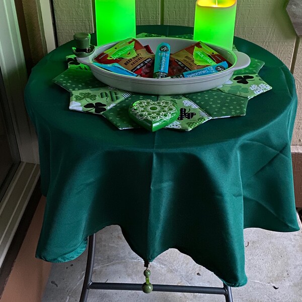 Quilted Centerpiece / Table Topper / Large Reversible Round - Etsy