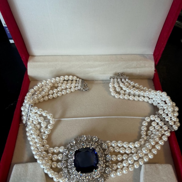 Art Deco Inspired Rothschild Family Carved Emerald Brooch in 925 ...