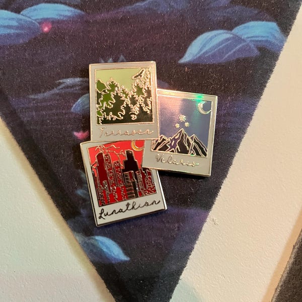 SJM Universe Polaroid Enamel Pin || Throne of Glass, ACOTAR, Crescent ...