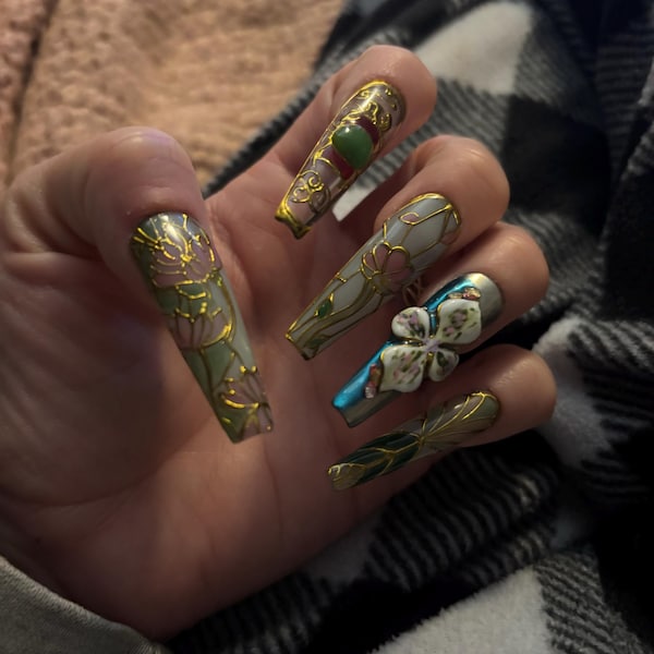 Vitrella Stained Glass Press-on Nails – 3D Gold Details, Floral Accents ...