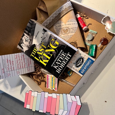 Extra Large Blind Date With a Book Box, 2 New Books in Genre of Your ...