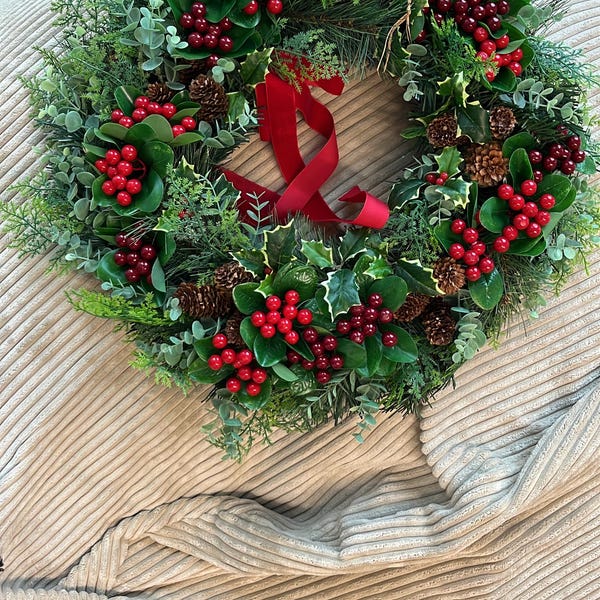 Christmas Wreath for Front Door With Red Berries and Pinecones - Etsy UK
