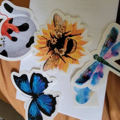 Bumblebee and Flowers Sticker Bee Vinyl Die Cut Decal Sticker Laptop ...