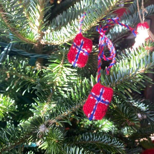 Handknit Norwegian Design Sweater, Trondheim Rose Pattern, Lavender ...