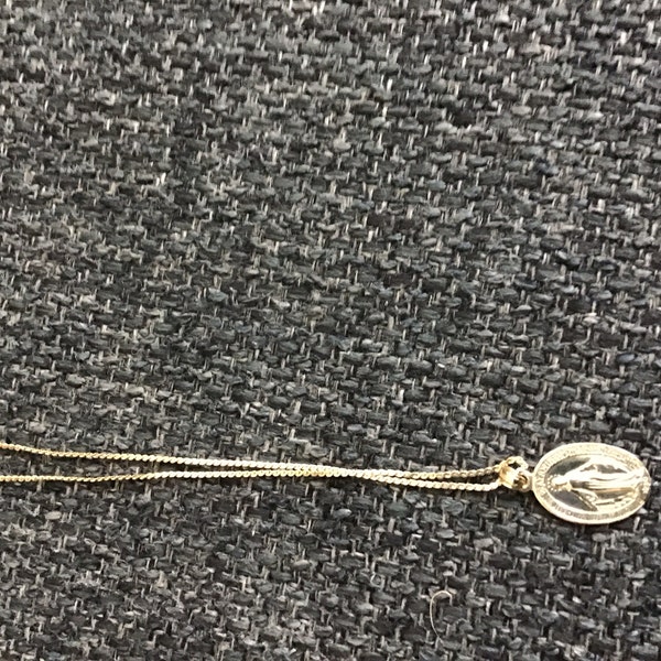 Solid Gold Miraculous Medal Necklace: 10k/14k Virgin Mary Pendant - Etsy