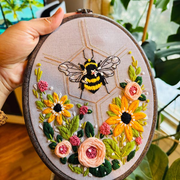 Crewel Embroidery Kit - Queen Bee, Flowers Needlepoint - DIY Craft Kit ...
