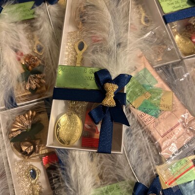 Chocolate Wedding Favor, Mini Hand Mirror and Chocolate Favor, Wedding ...