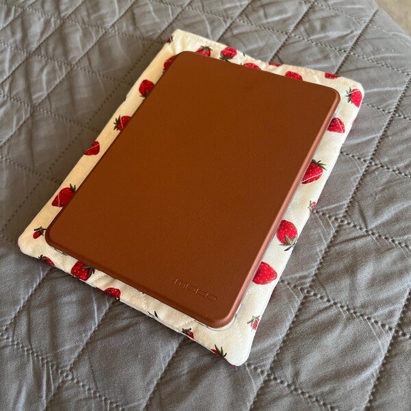 Blue Beachy Print Quilted Pouch Wristlet, Wallet, Keychain Wallet, Key ...