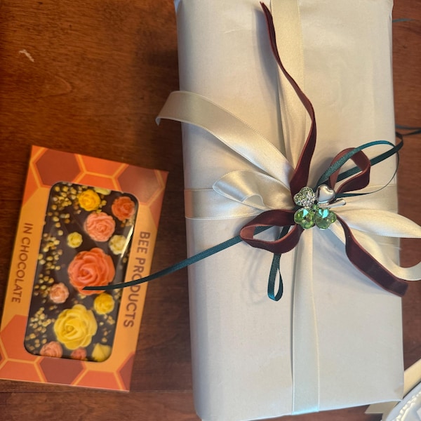 Luxury Handmade Chocolate Gift Boxes Assorted/beee Products in ...