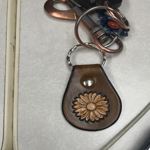 LEATHER KEYCHAIN - DAISY // Flower // Leather Key Fob // Leather Keyfob ...