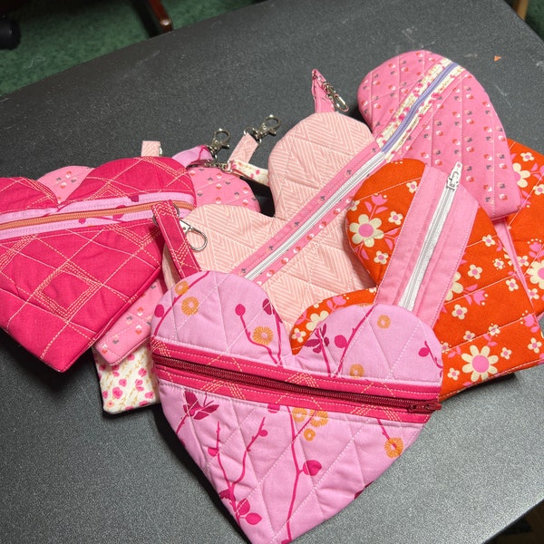 PDF Heartbeat Pouch Pattern || Quilted PDF Digital Pattern || Zipper Heart Bag Pattern in Two ...