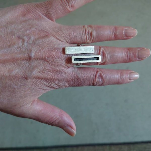 Silver Two Vertical PARALLEL LINES Ring, Unique Hammered Abstract Ring ...