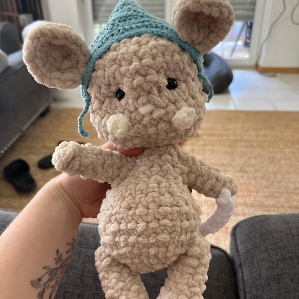 Nibbles the Mouse / LOW SEW Crochet Pattern / Crochet Mouse Pattern - Etsy