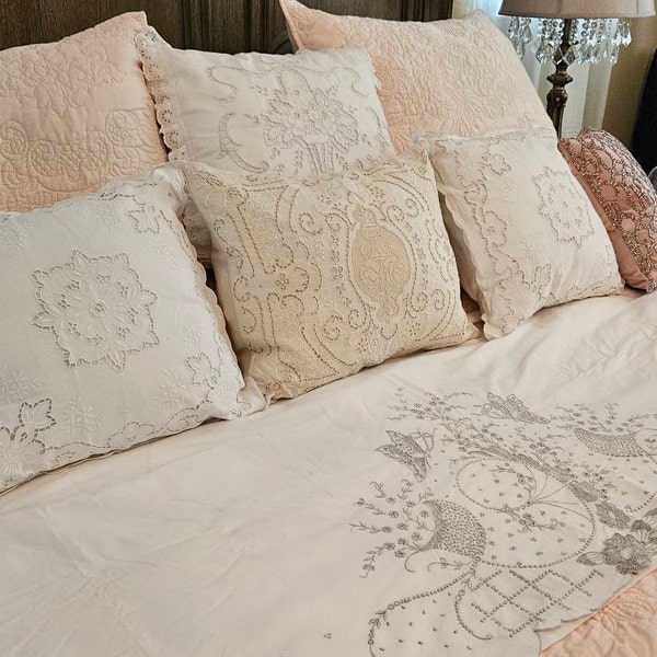 Italian Needlework Placemats in Deruta Hand Embroidery on Linen Set/4 ...