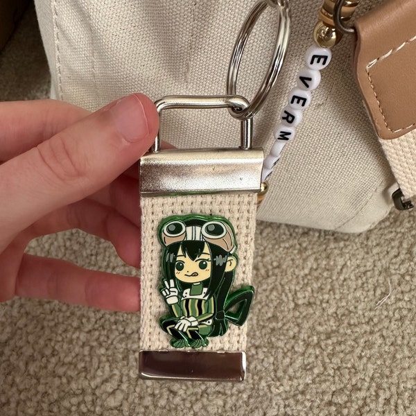 Narrow Pin Display Keychain / Natural Keychain Pin Keeper / Pin Holder ...