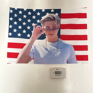 Loona Chuu Salute Flag Banner, Chuu American Flag Tapestry, Chuu Merch ...