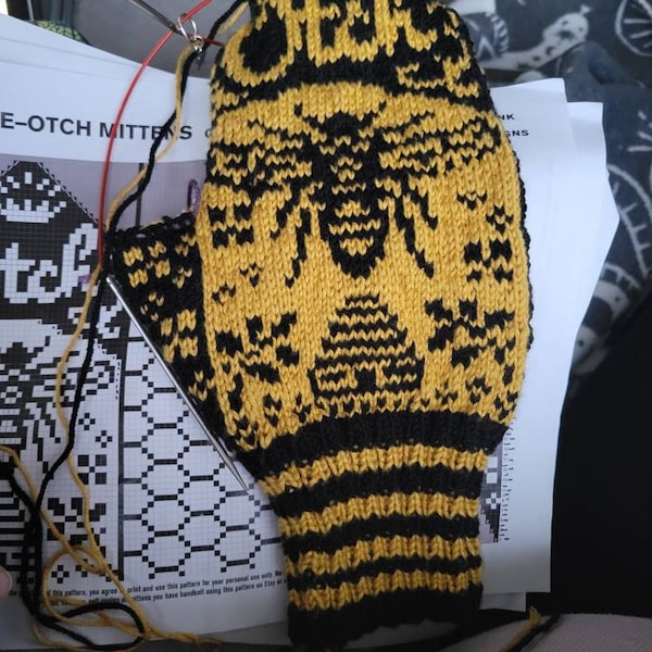 Hey Bee-otch Mittens - Mitten Pattern - Knitting Pattern - Bee Mittens ...