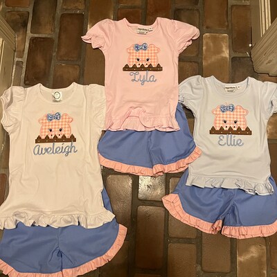 Pig Peeker Girl on Fence Applique, INSTANT DOWNLOAD, Multiple Sizes ...