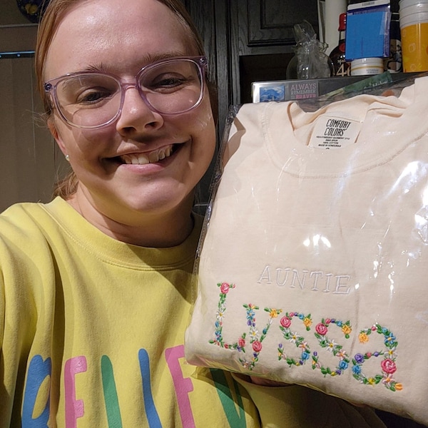 Pink Bow Keychain / Bow Embroidered Keychain / Coquette Bow Embroidery ...