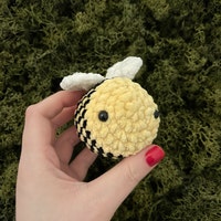 Stress bee / mini bee / crocheted / gift idea / stress ball - Etsy.de