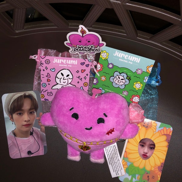 Stray Kids Leeknow LOVELY JUREUMI Pin - Etsy