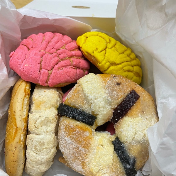 Mexican Sweet Bread/ Pan Dulce/ Variety of Traditional Mexican Sweet ...