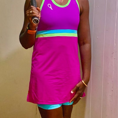 Completo da tennis donna gonna fantasia e canotta bianca con ...