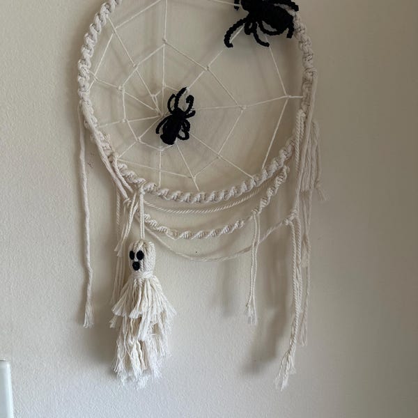 Spooky Macrame Wreath With Black Spiders, Halloween Macrame Wall Decor ...