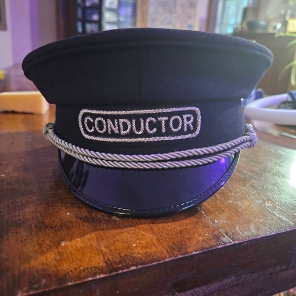 British Royal Navy Captain / Commander Officers Peaked Cap / Hat Queens ...