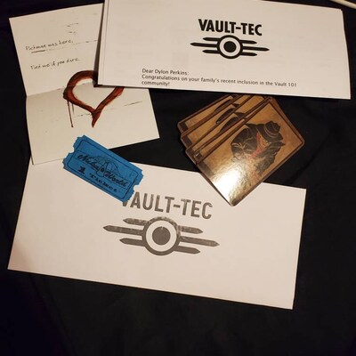 Un-official Handmade Fallout 4 Silver Shroud Calling Cards/business ...