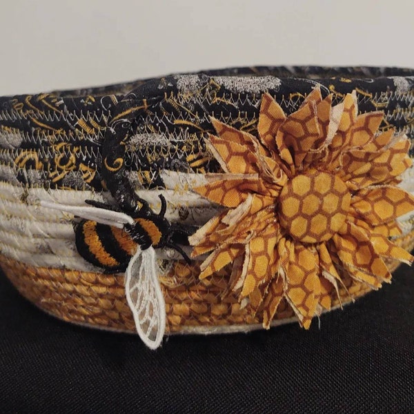 Bee Brooch FSL Machine Embroidery Design Digital Embroidery Pattern ...