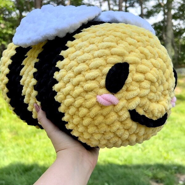 Bee Pillow, Mini Bee, & Smol Bee Crochet Pattern - Etsy