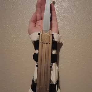 V2 Assassin's Dual Brotherhood Ezio Auditore Hidden Blades grey Pair - Etsy