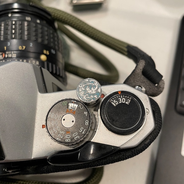 The Great Wave Shutter Button for Camera, Threaded Shutter Release, Photography Gear, Unique ...