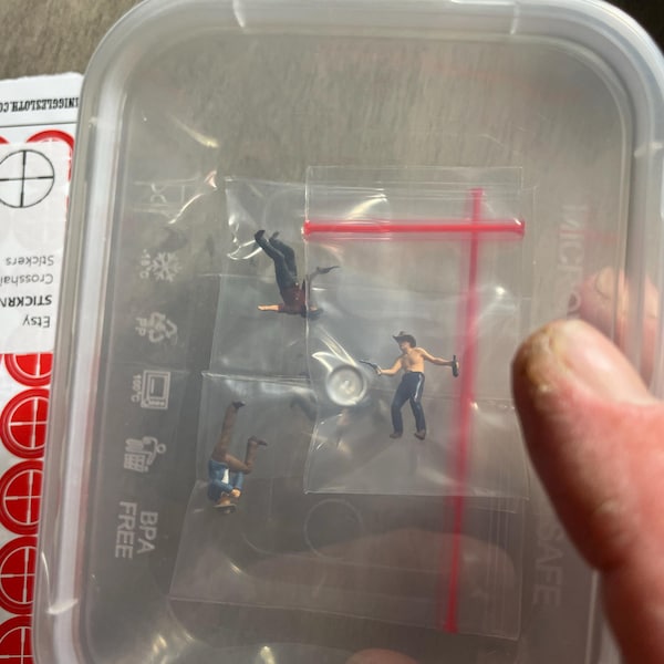 Miniature Mini Action Figure Bat Man Pension Diorama Diecast Scale 1/64 ...