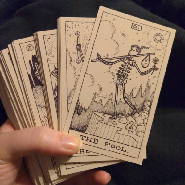 The Tarot Obscura | Complete Tarot Deck With 78 Cards, Guidebook, and ...