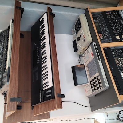 Sit-stand L-shaped Studio Corner Desk 3-leg Imovr Base Recording Studio ...