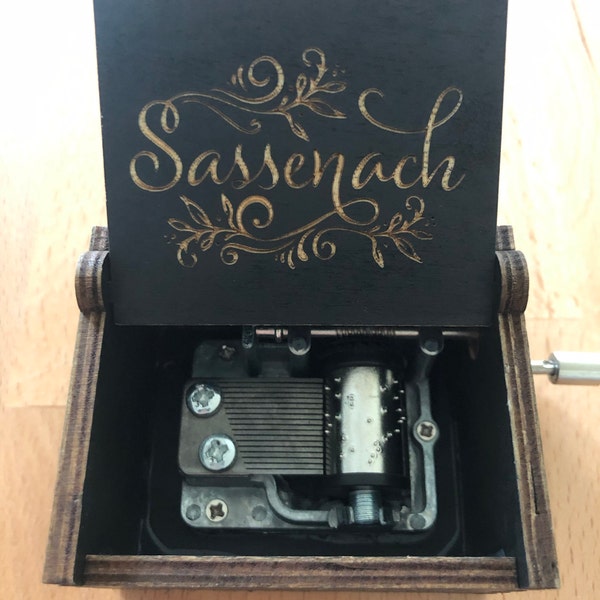 Outlander Sassenach Music Box: Skye Boat Song, Custom Engraved Gift - Etsy