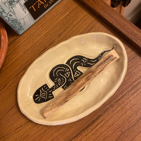 Snake Spirit Tray - Black Sgraffito/shiny Glaze Off-white Clay - Small ...