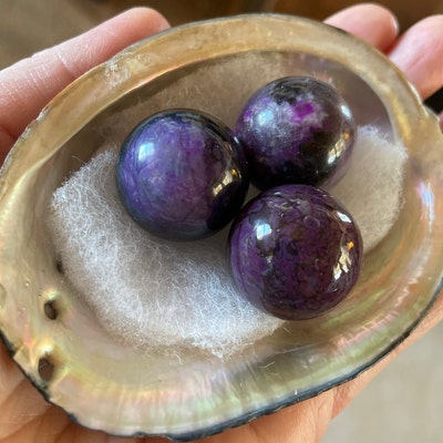 Sugilite , Lavelite , Luvulite , Royal Azel , Royal Lazelle , Cybelene ...